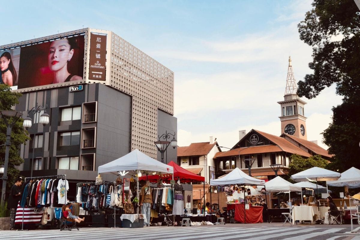 The 30 Hottest Chiang Mai Markets: Morning, Night, and Souvenirs.